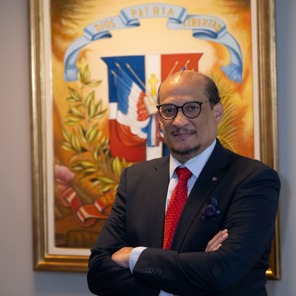 ADOEXPO Reconoce el Trabajo del Embajador Iván Ogando Lora en Bélgica ...